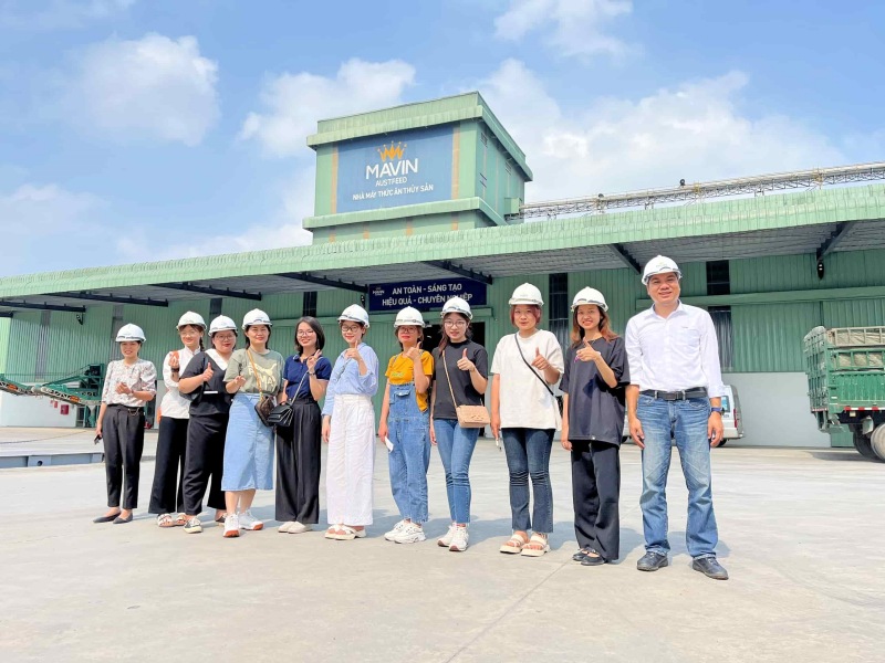 New employees and trainees visit Mavin Factories